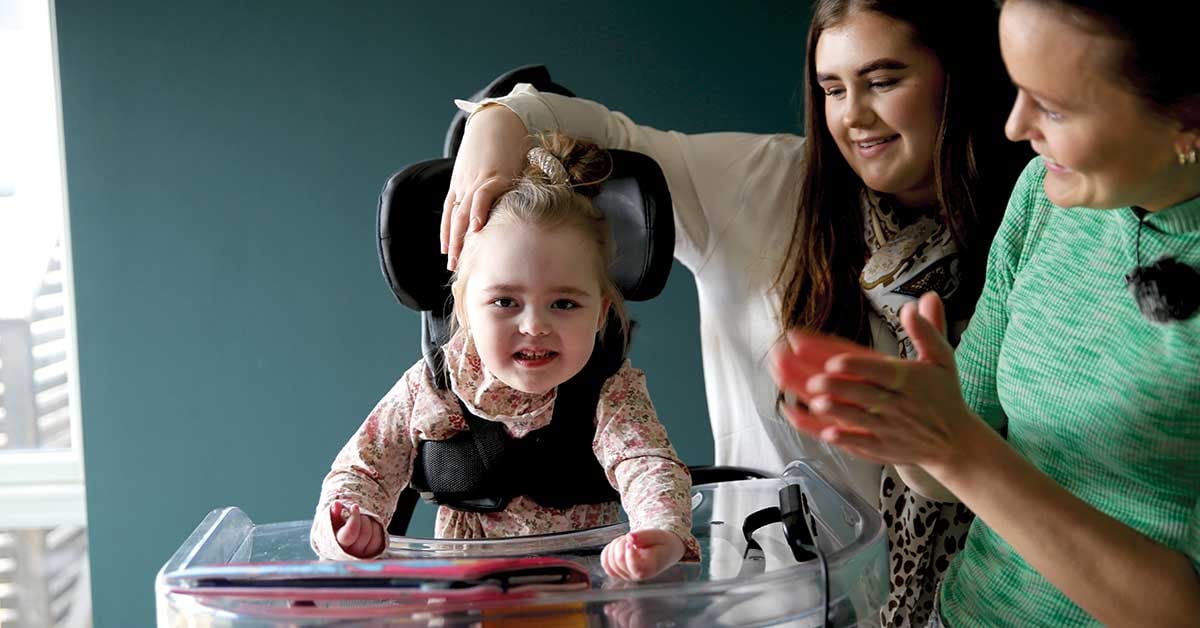 When is postural support needed to control the head and what to use?